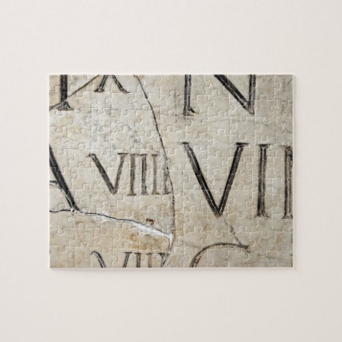Een close-up van oude Romeinse letters op marmer. Legpuzzel | Zazzle.nl